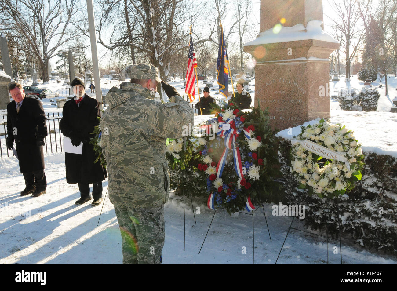 BUFFALO--Col. John Higgins, commandant de la Garde nationale aérienne ...