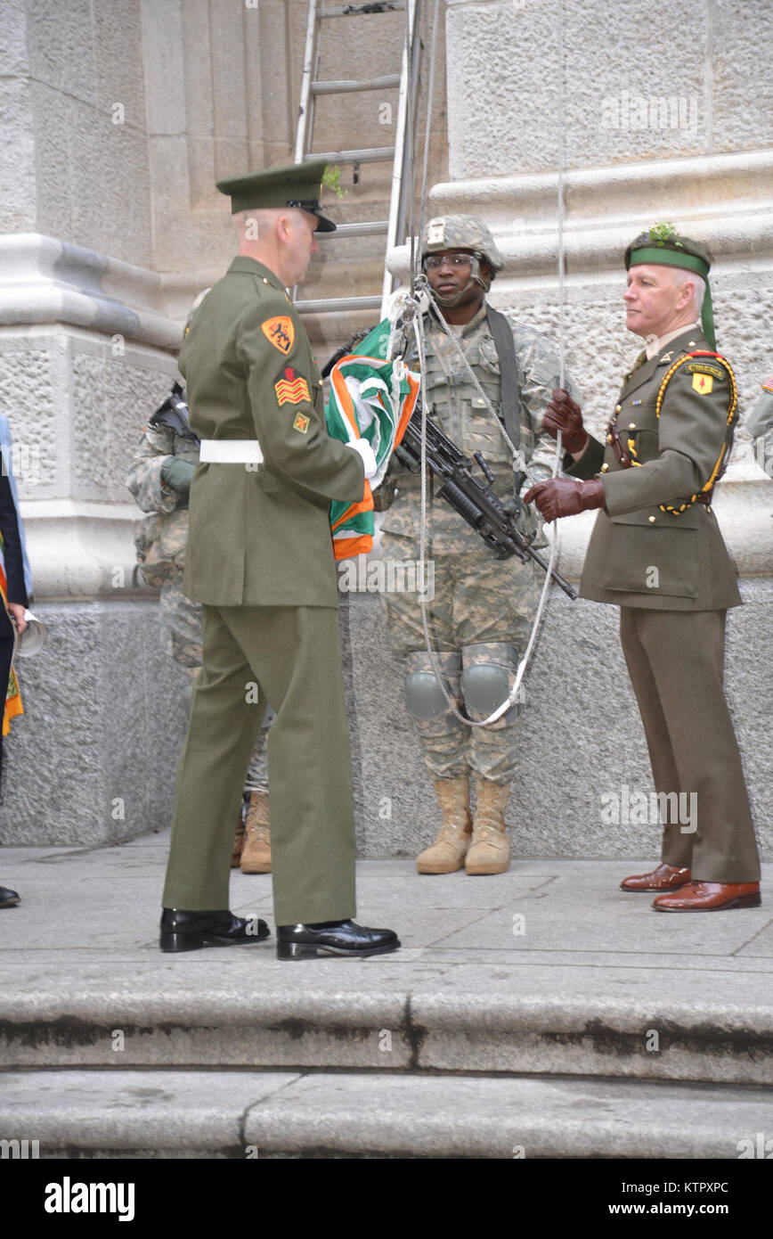 NEW YORK, NY--Pour la 255e fois, les membres de la Garde Nationale de ...