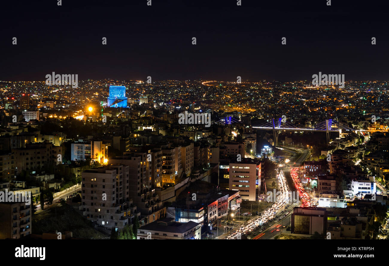 Embouteillage à Amman city at night - Abdoun bridge et Amman montagnes ...