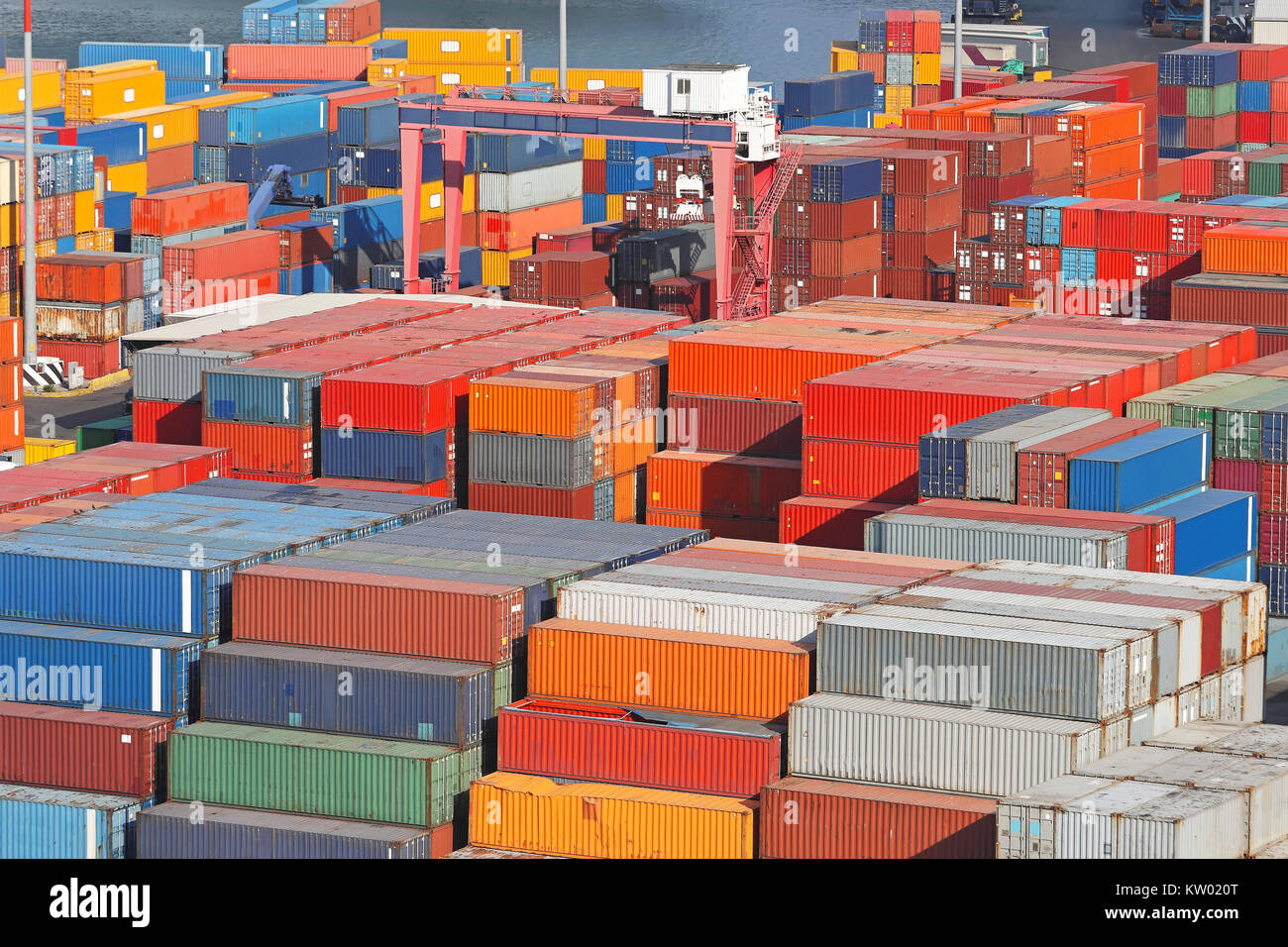 Vue aérienne de conteneurs au port d'un terminal à conteneurs Photo ...