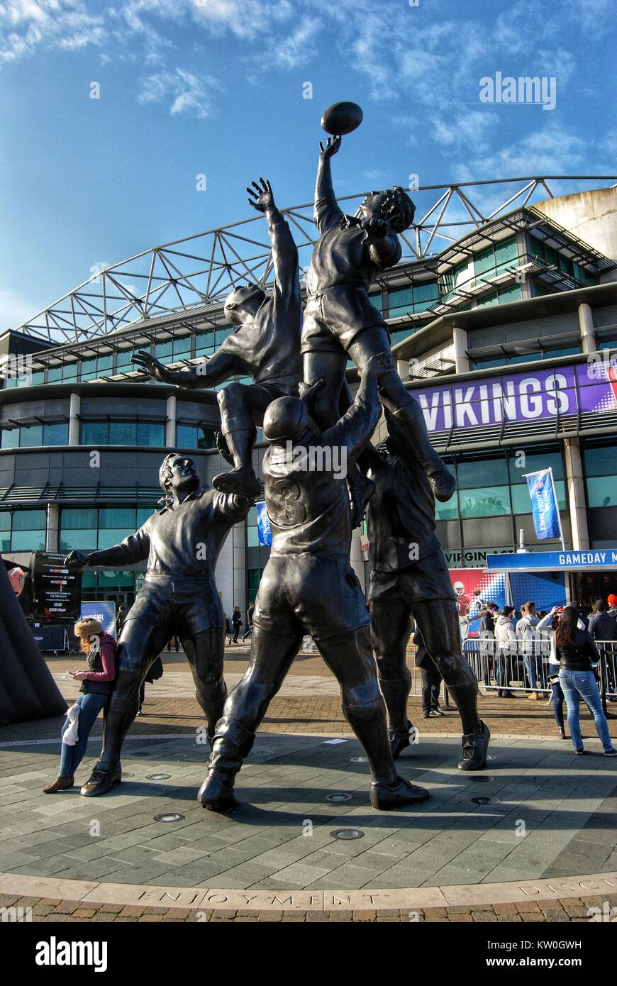 Rugby statue twickenham stadium Banque de photographies et d’images à ...