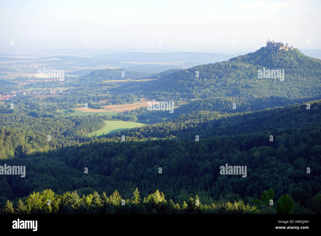 Le Château de Hohenzollern près de Hechingen en Souabe, Allemagne Photo ...