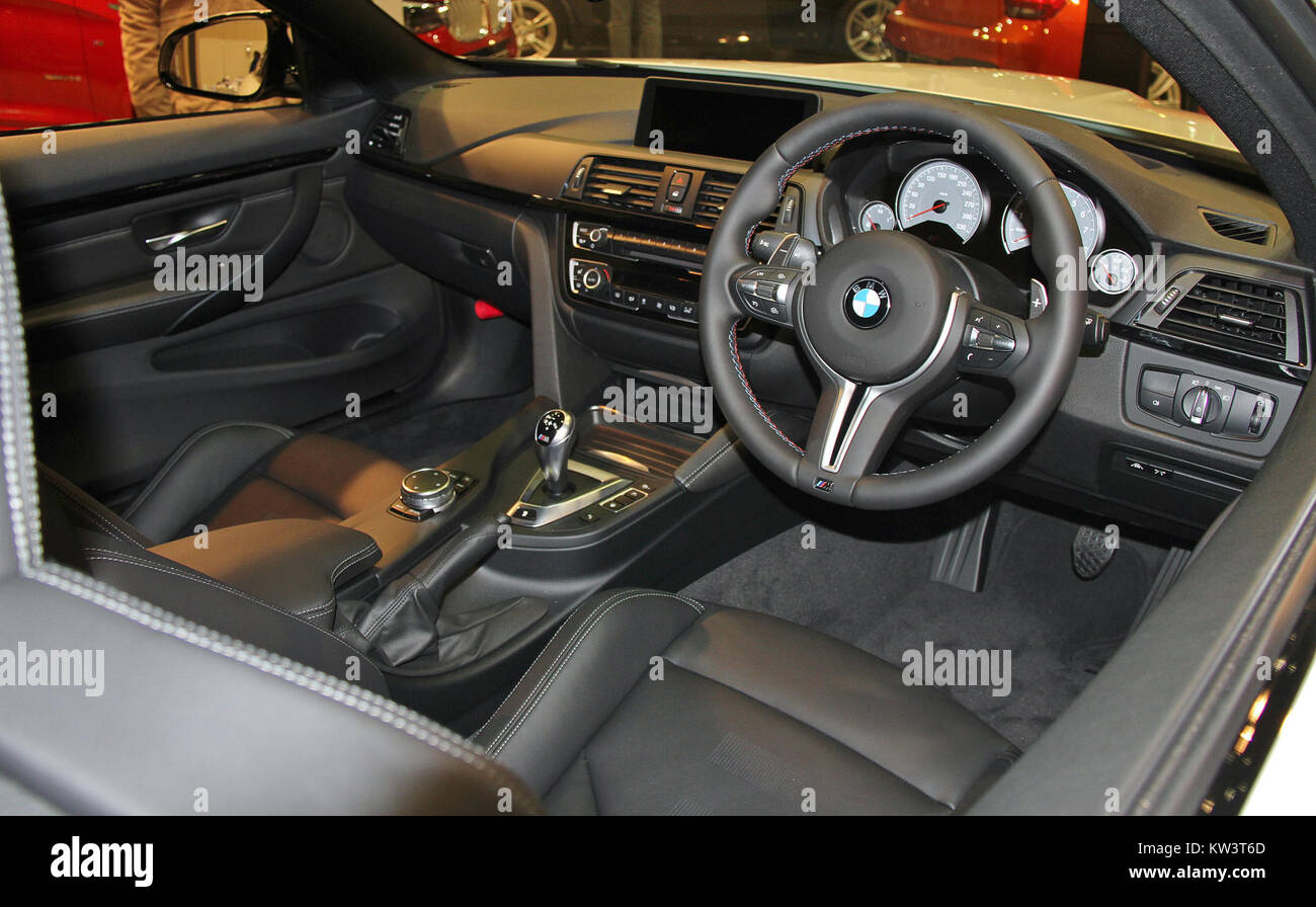 La BMW M4 coupé présente un design intérieur élégant et moderne, connu ...