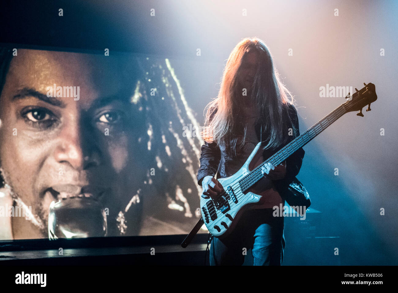 Earthside band Banque de photographies et d’images à haute résolution ...