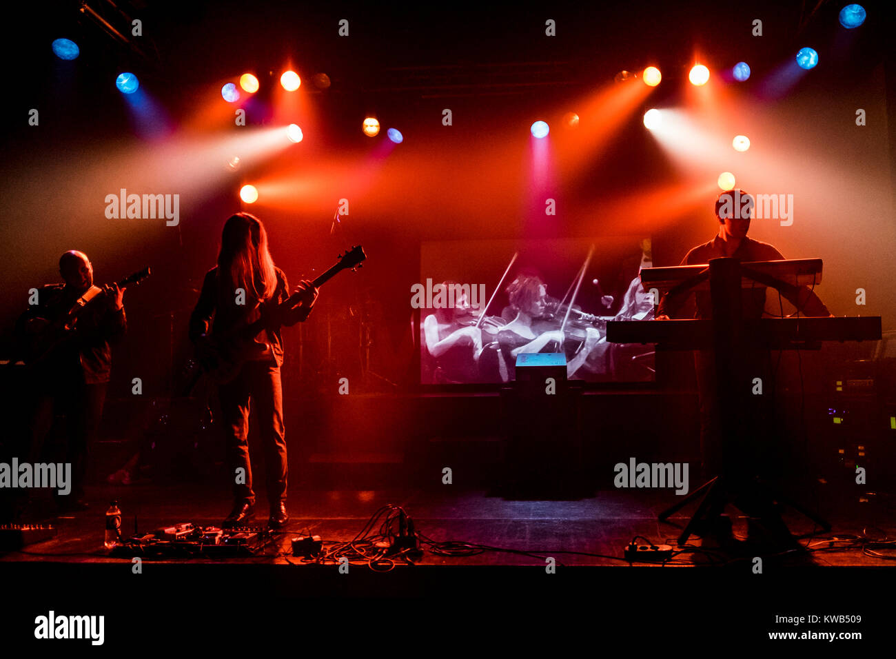 Earthside band Banque de photographies et d’images à haute résolution ...