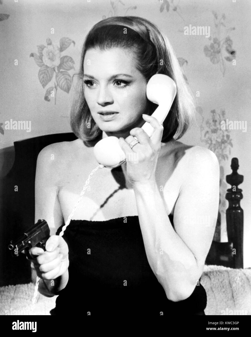 Angie dickinson angie dickinson angie Banque d'images noir et blanc - Alamy