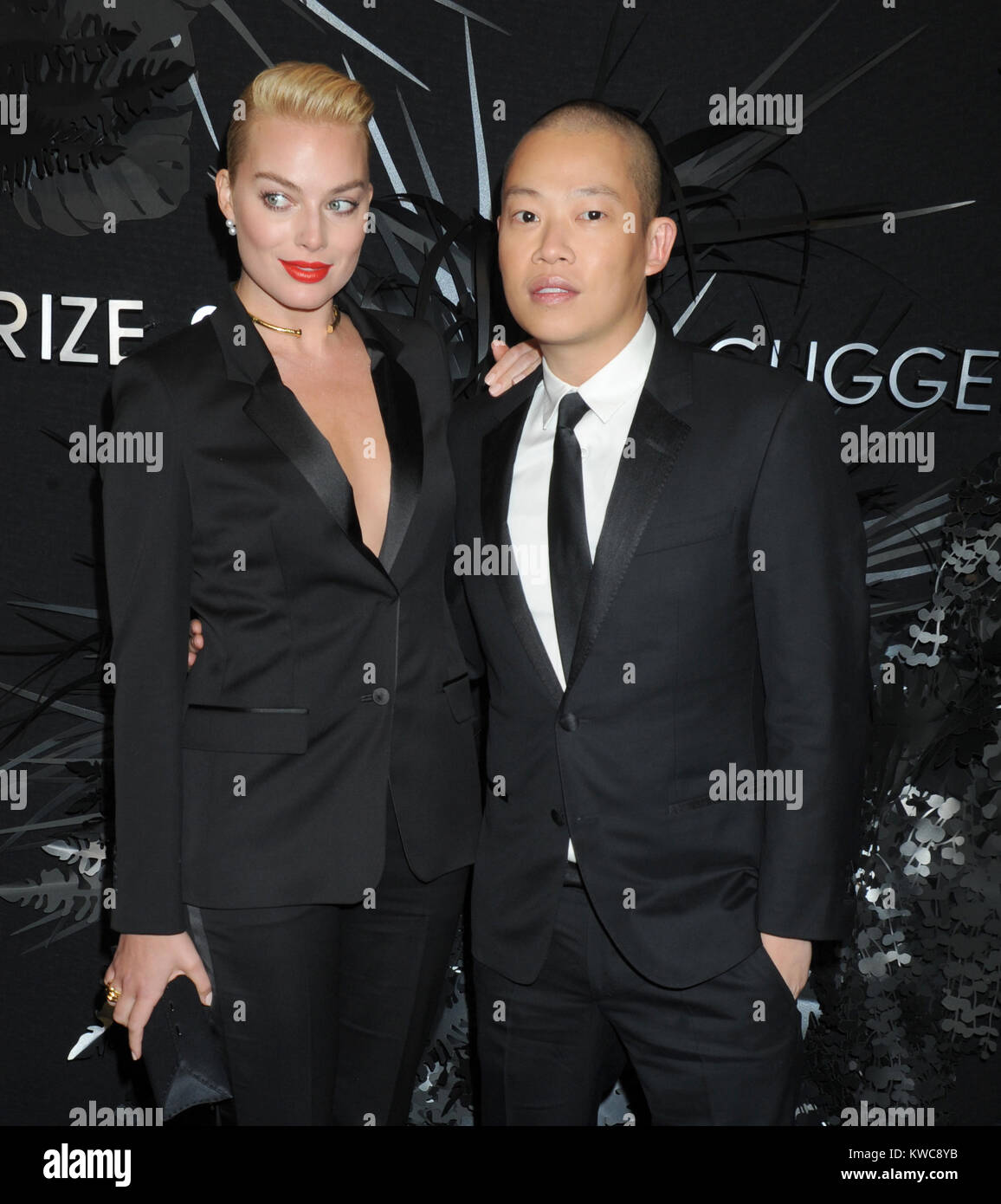 NEW YORK, NY - 20 novembre : Margot Robbie, Jason Wu assiste à la remise du Prix Hugo Boss 2014 ...