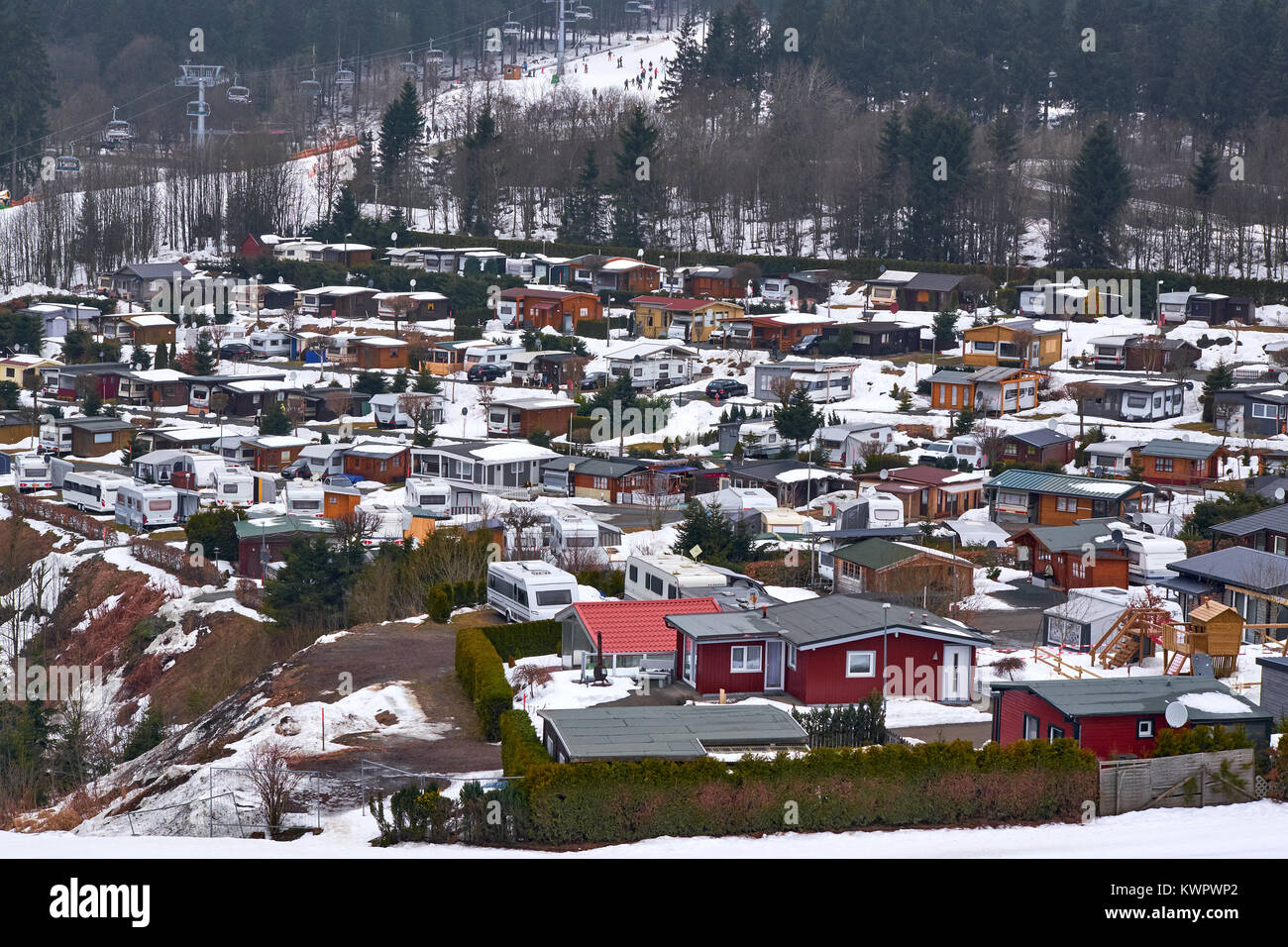 WINTERBERG, ALLEMAGNE - 16 février 2017 : Camp site avec remorques et ...