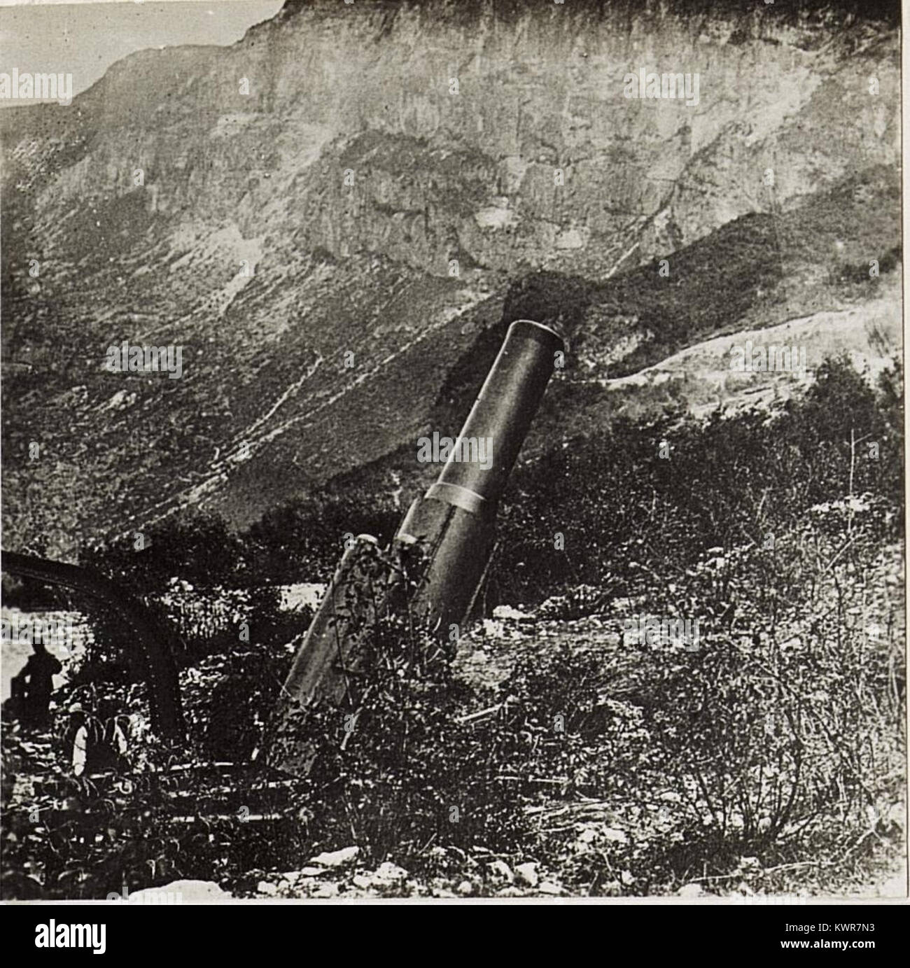 Cette photographie représente l'obusier autrichien L.17 de 38 cm ...