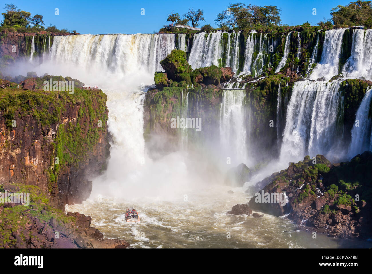 Chutes d'Iguaçu (Cataratas del Iguazu) sont les cascades de la rivière ...