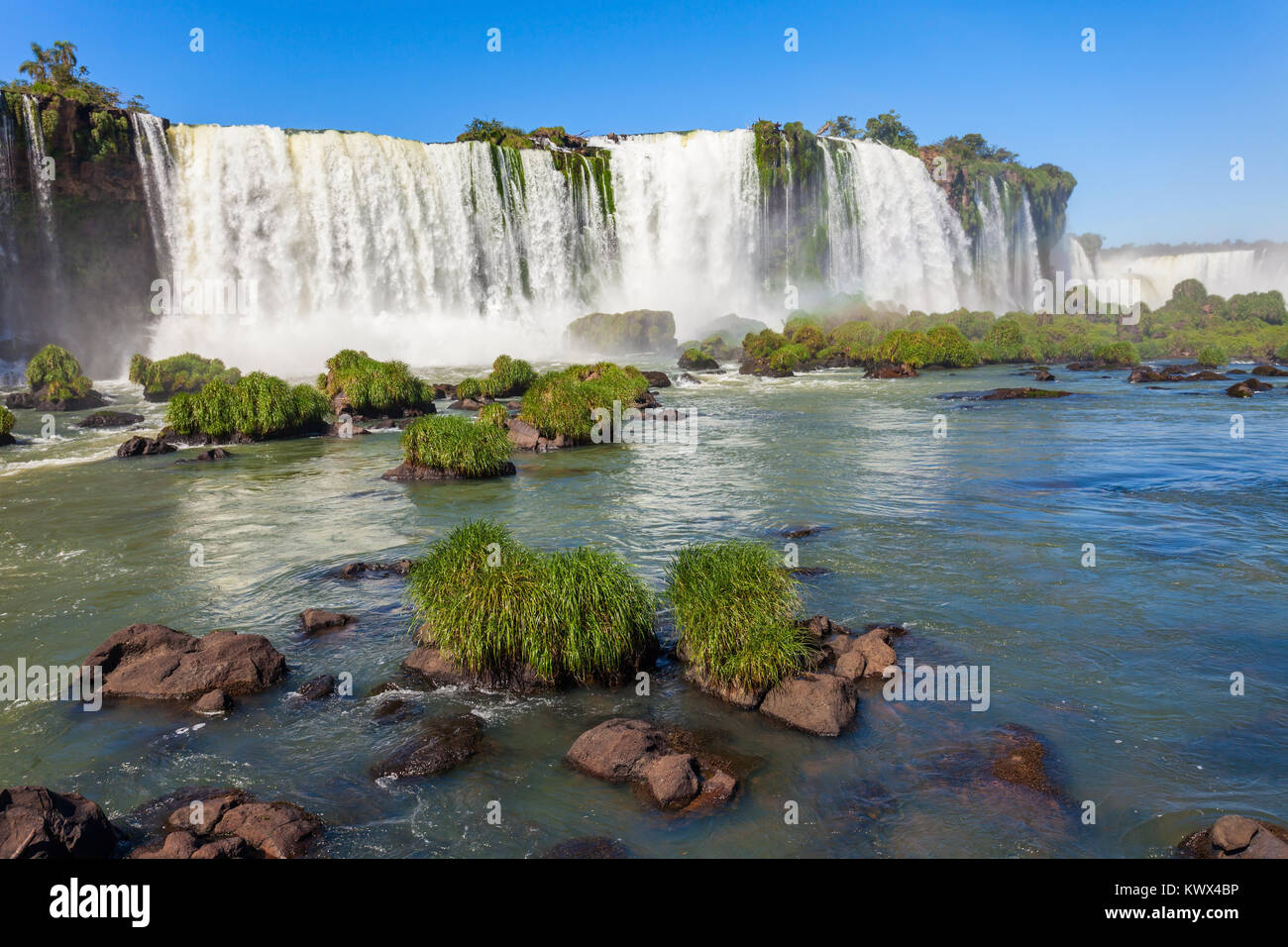 Chutes d'Iguaçu (Cataratas del Iguazu) sont les cascades de la rivière ...