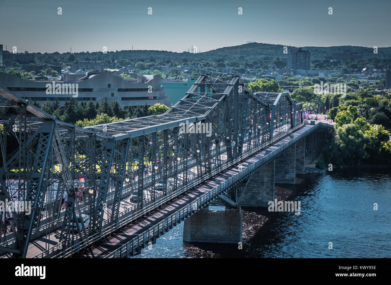 OTTAWA, ONTARIO / CANADA - PONT ALEXANDRA À TRAVERS OTTAWA RIVER Photo ...