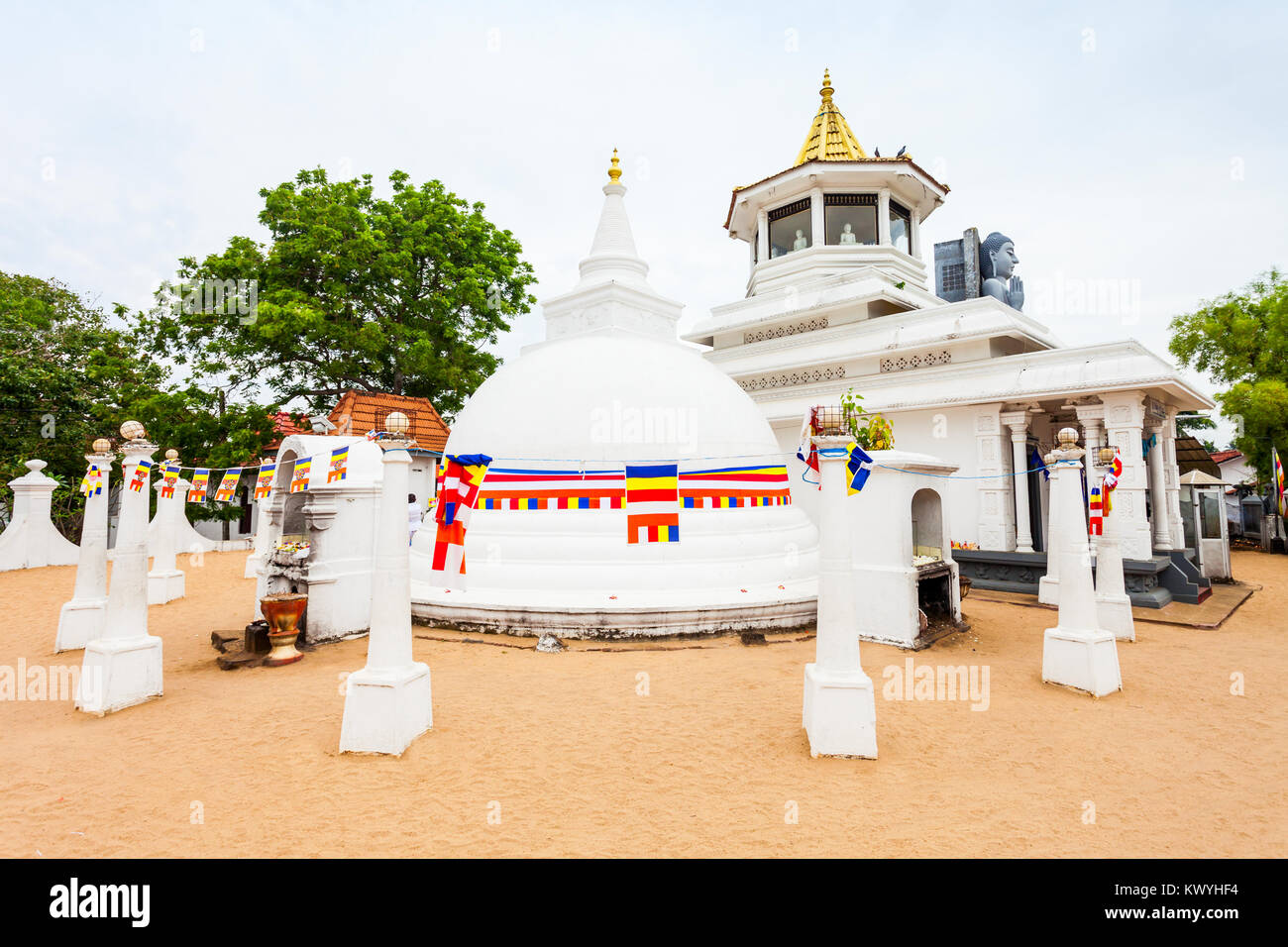 Uthpalawanna Devalaya Sri Vishnu Temple dans Devinuwara près de Matara ...