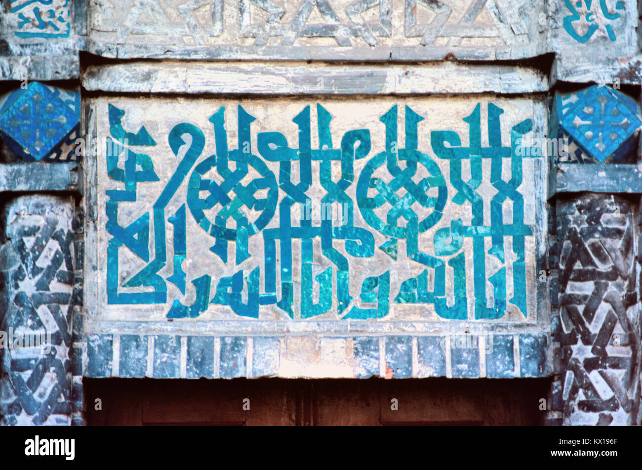 Des dessins géométriques décoratifs bleu turquoise et des carreaux de ...