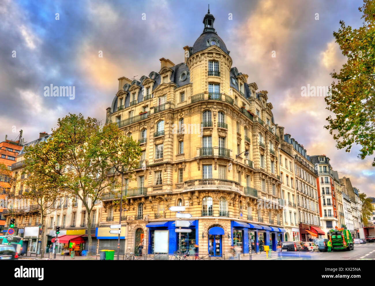 Bâtiments typiques de Paris, France Photo Stock - Alamy