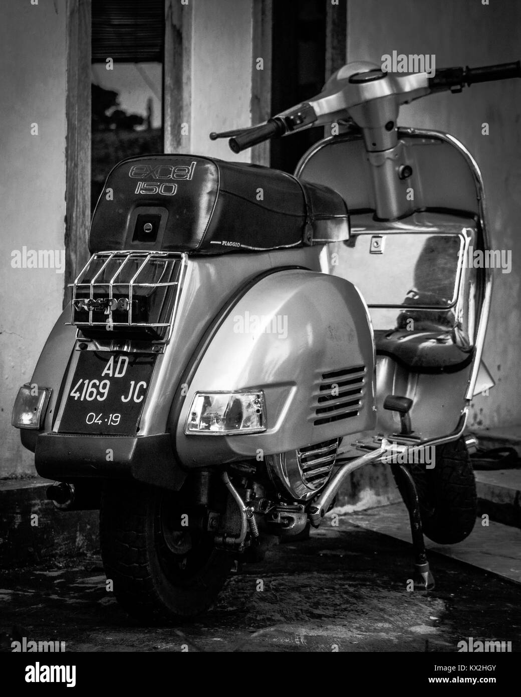 Piaggio scooter Banque de photographies et d’images à haute résolution ...
