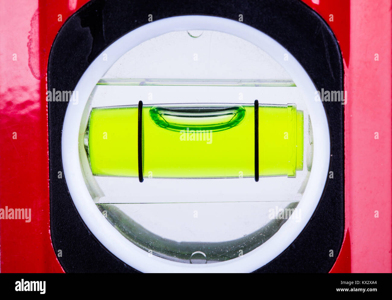 Bulle de niveau à bulle close up montrant parfaitement de niveau de l ...