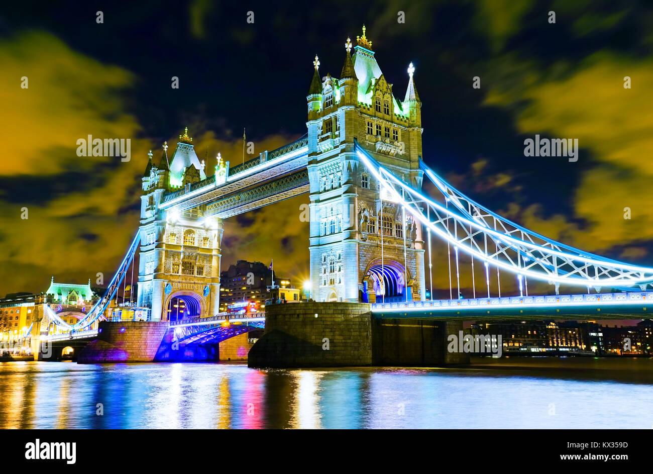 Tower bridge à londres Banque de photographies et d’images à haute ...