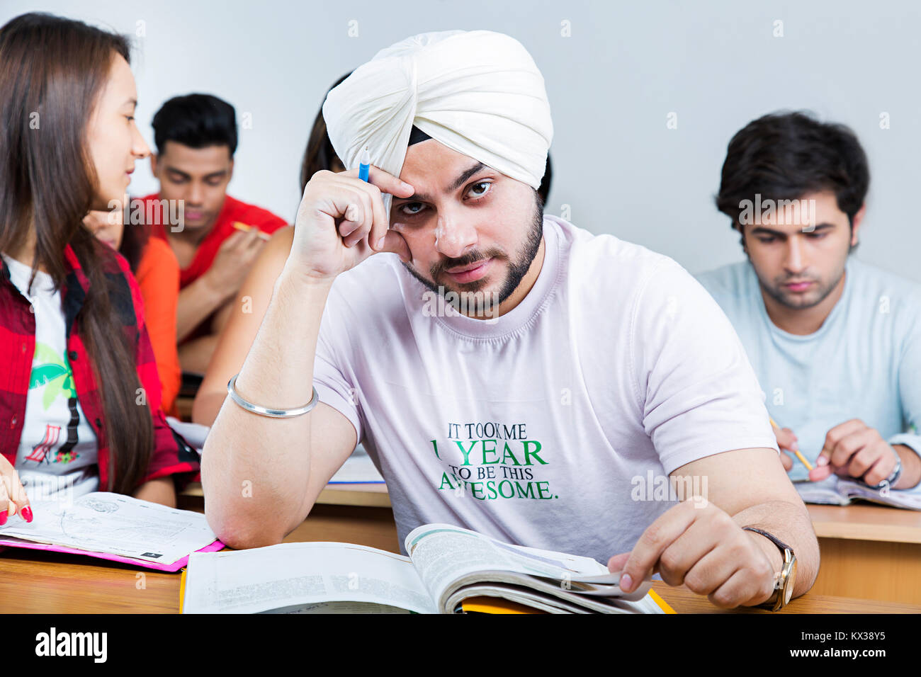 Indian college boy study Banque de photographies et d’images à haute ...