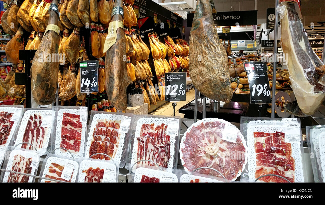 Torrevieja, Espagne - 16 mars 2017 : Gamme de produits à base de viande ...