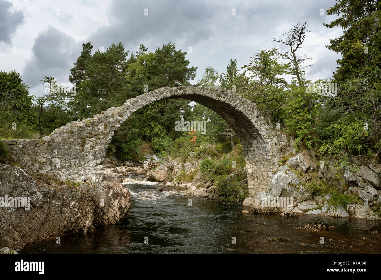 Vieux pont en pierre Banque de photographies et d’images à haute ...