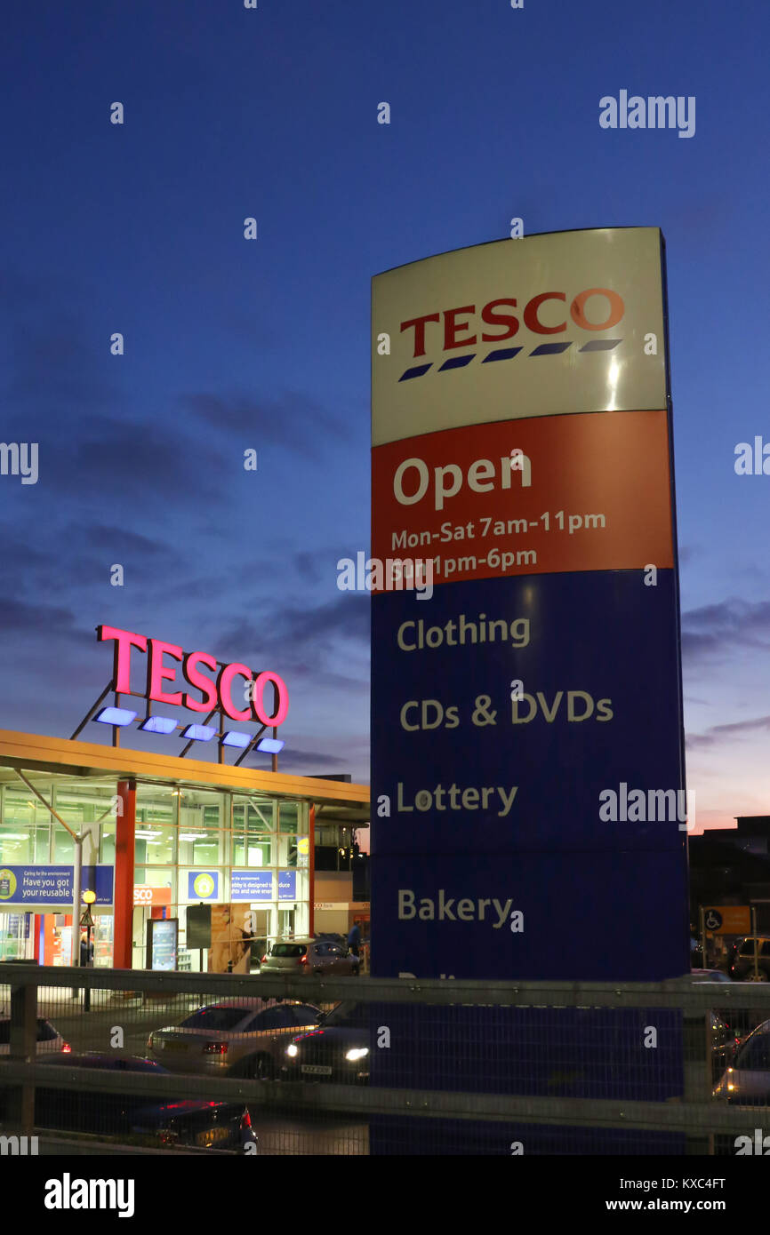 Tesco advertising Banque de photographies et d’images à haute ...