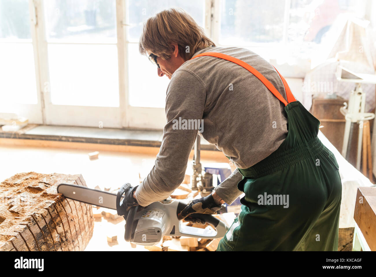 Sculpteur sur bois Banque de photographies et d’images à haute ...