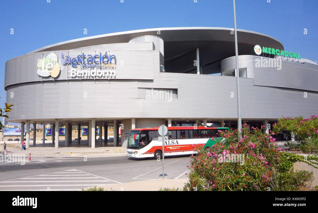 Estacion de autobuses benidorm Banque de photographies et d’images à ...
