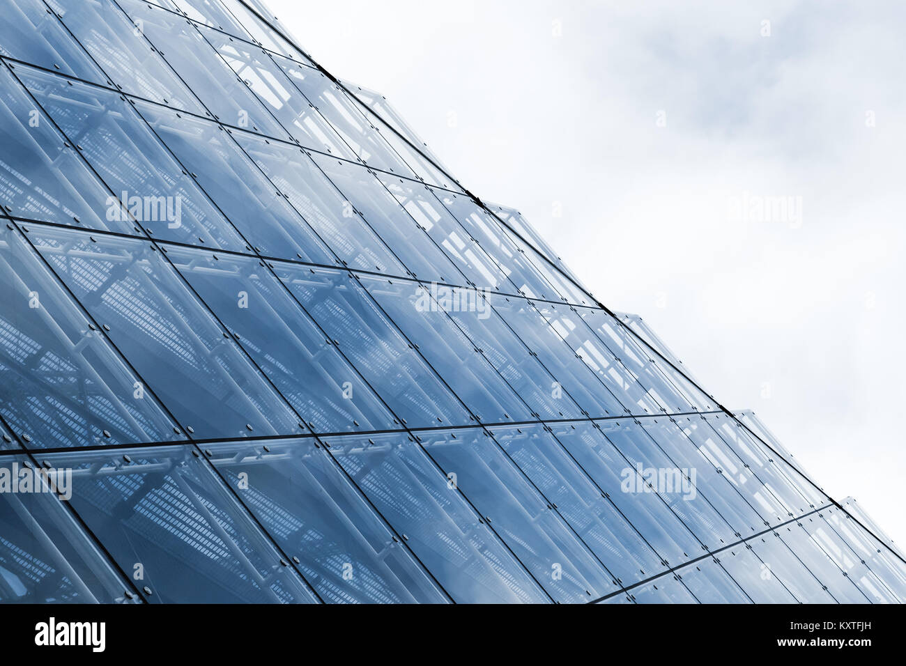 Glass curtain wall facade Banque de photographies et d’images à haute ...