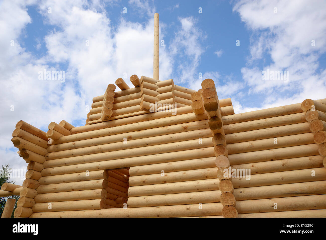 Construction de maisons en bois rond Banque de photographies et d ...