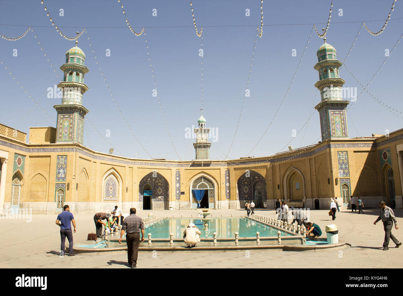 The golden mosque of qom in iran Banque de photographies et d’images à ...