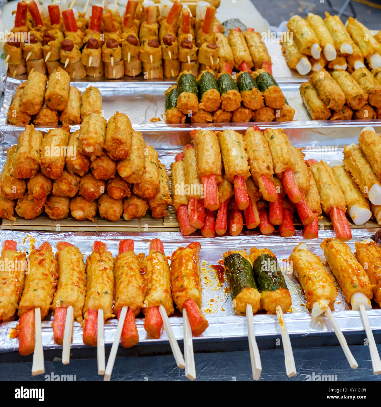 Beaucoup de brochettes de viande délicieux look (Korean Street food ...