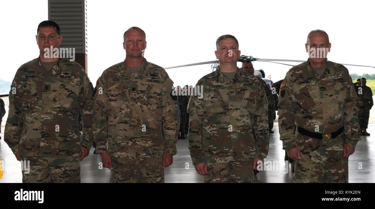 Le colonel Michael W. Stephens abandonne le commandement de la 63e ...