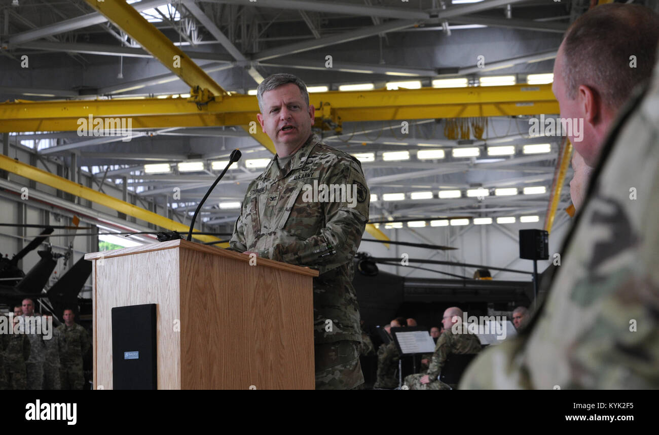 Le colonel Michael W. Stephens abandonne le commandement de la 63e ...