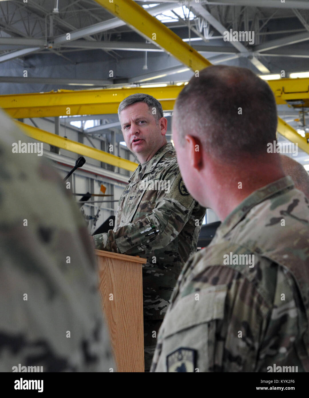 Le colonel Michael W. Stephens abandonne le commandement de la 63e ...