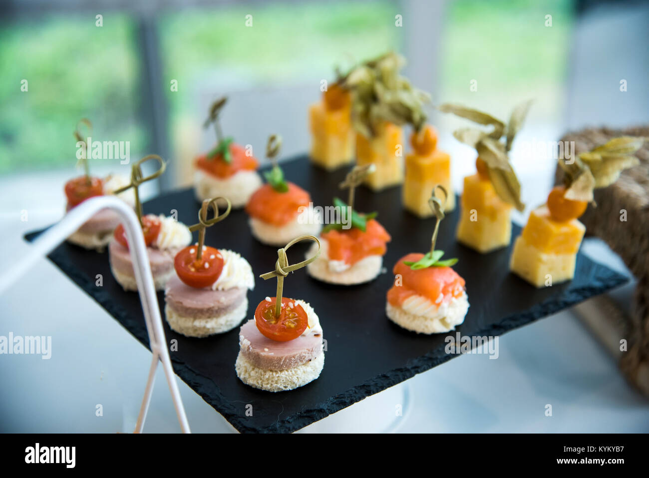 Pause café à se préparer à servir les clients fréquentant.pause ...