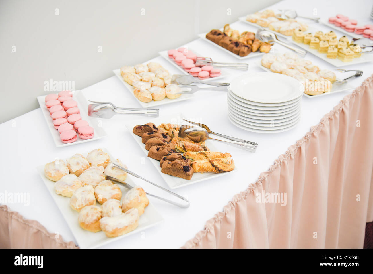 Pause café à se préparer à servir les clients fréquentant.pause ...