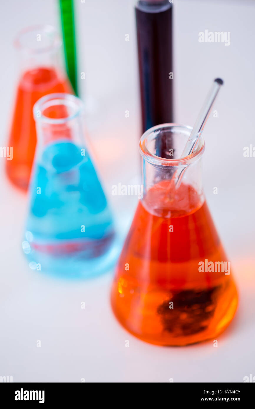 Lab erlenmeyer flask beaker Banque d'image et photos - Alamy