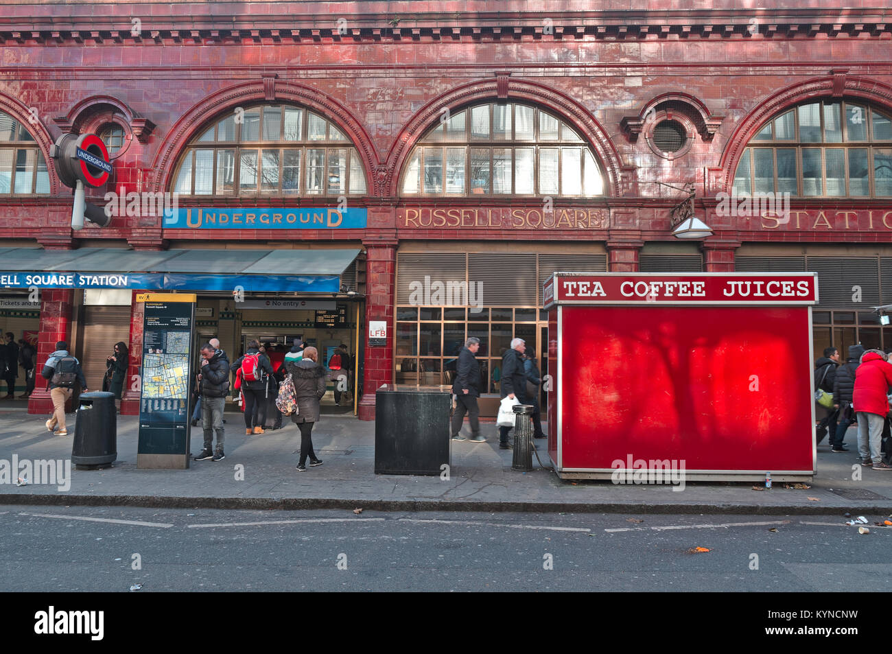 Station de métro russell square Banque de photographies et d’images à ...