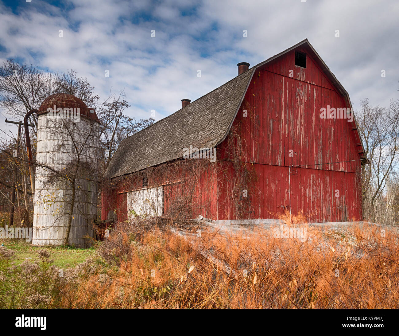 Vieille Grange rouge et silo en franchise, New York, USA Photo Stock ...