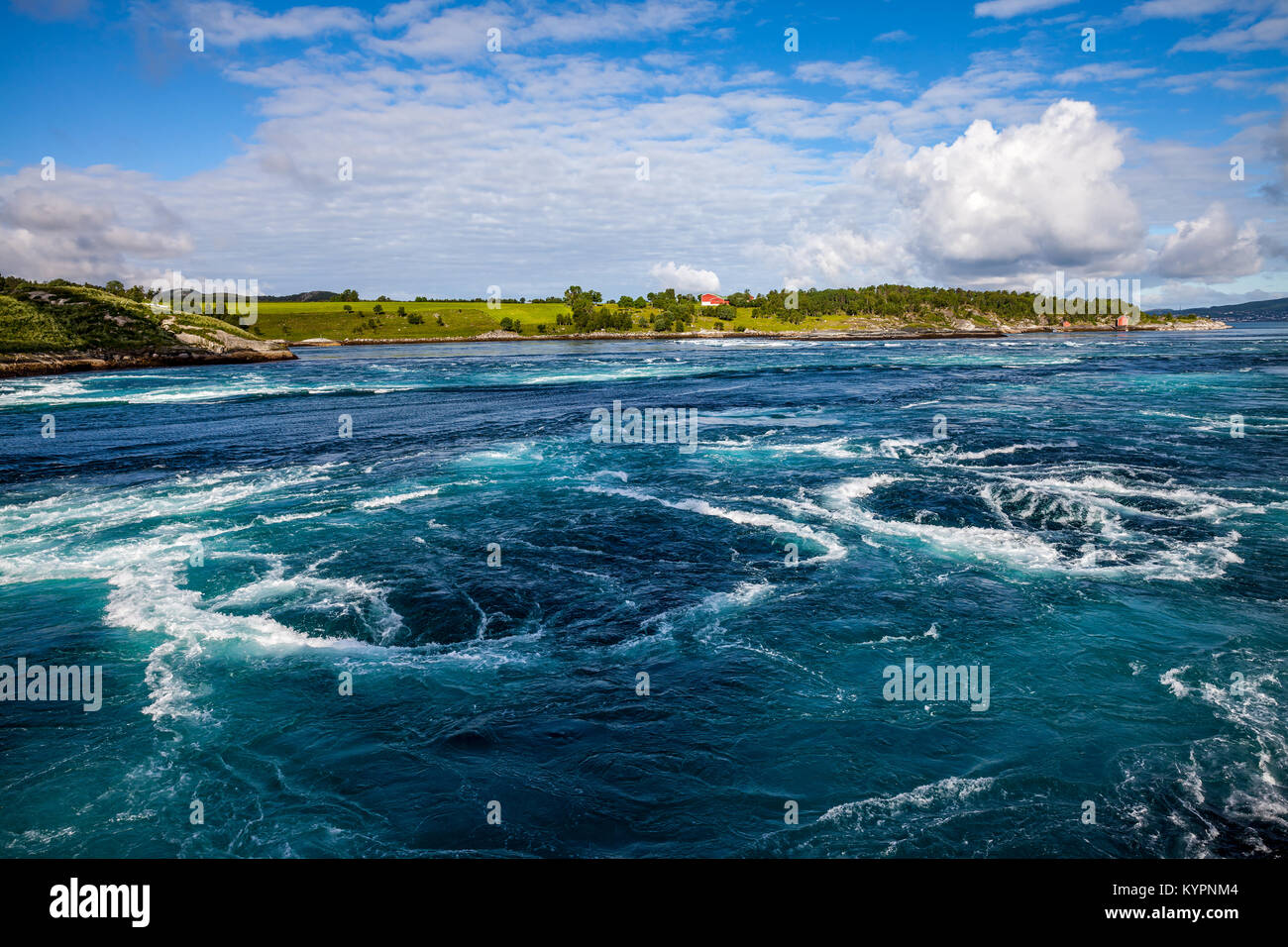 Les tourbillons du maelström de Saltstraumen, Nordland, Norvège Photo ...
