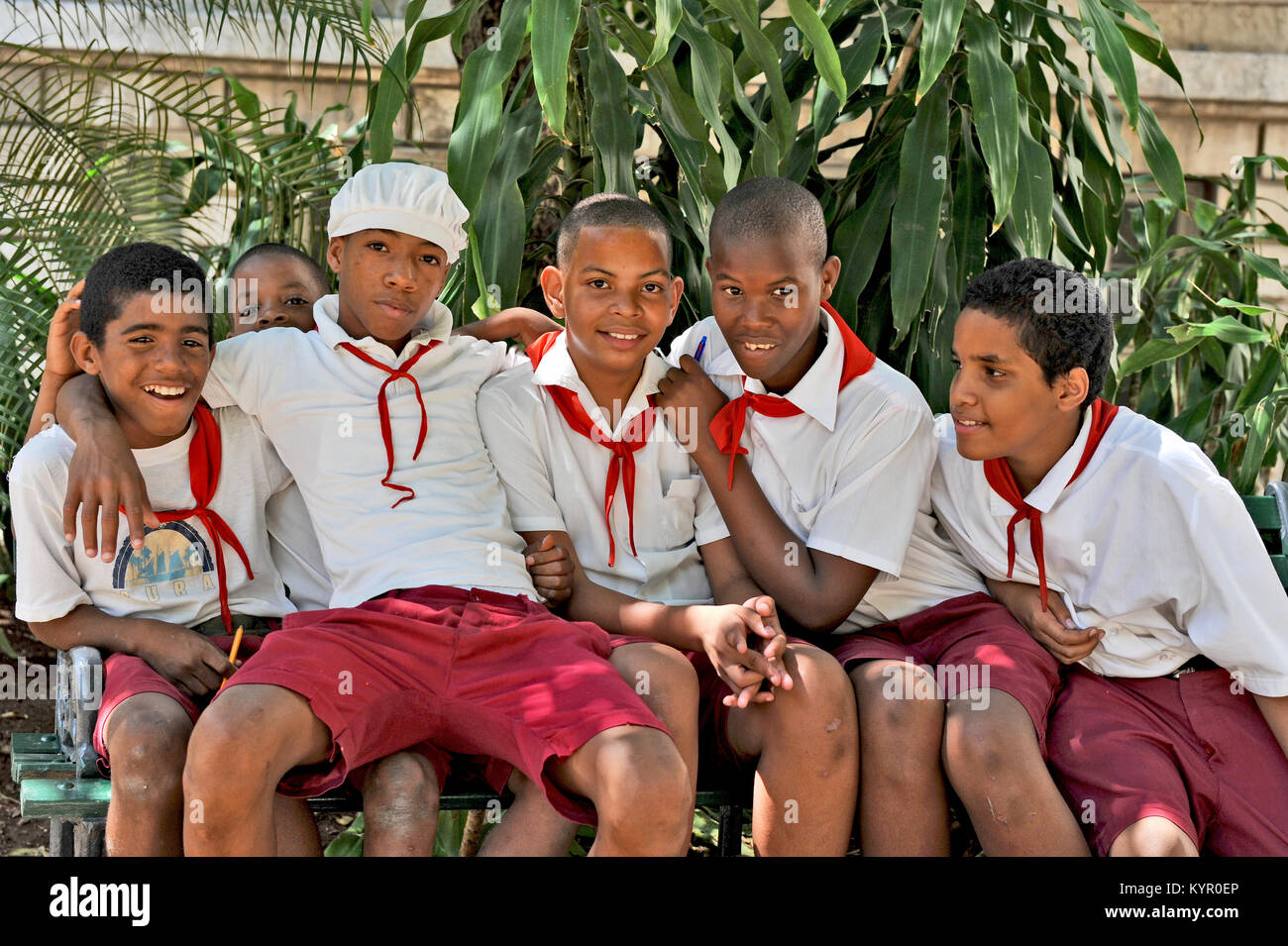 School uniforms cuba Banque de photographies et d’images à haute résolution - Alamy