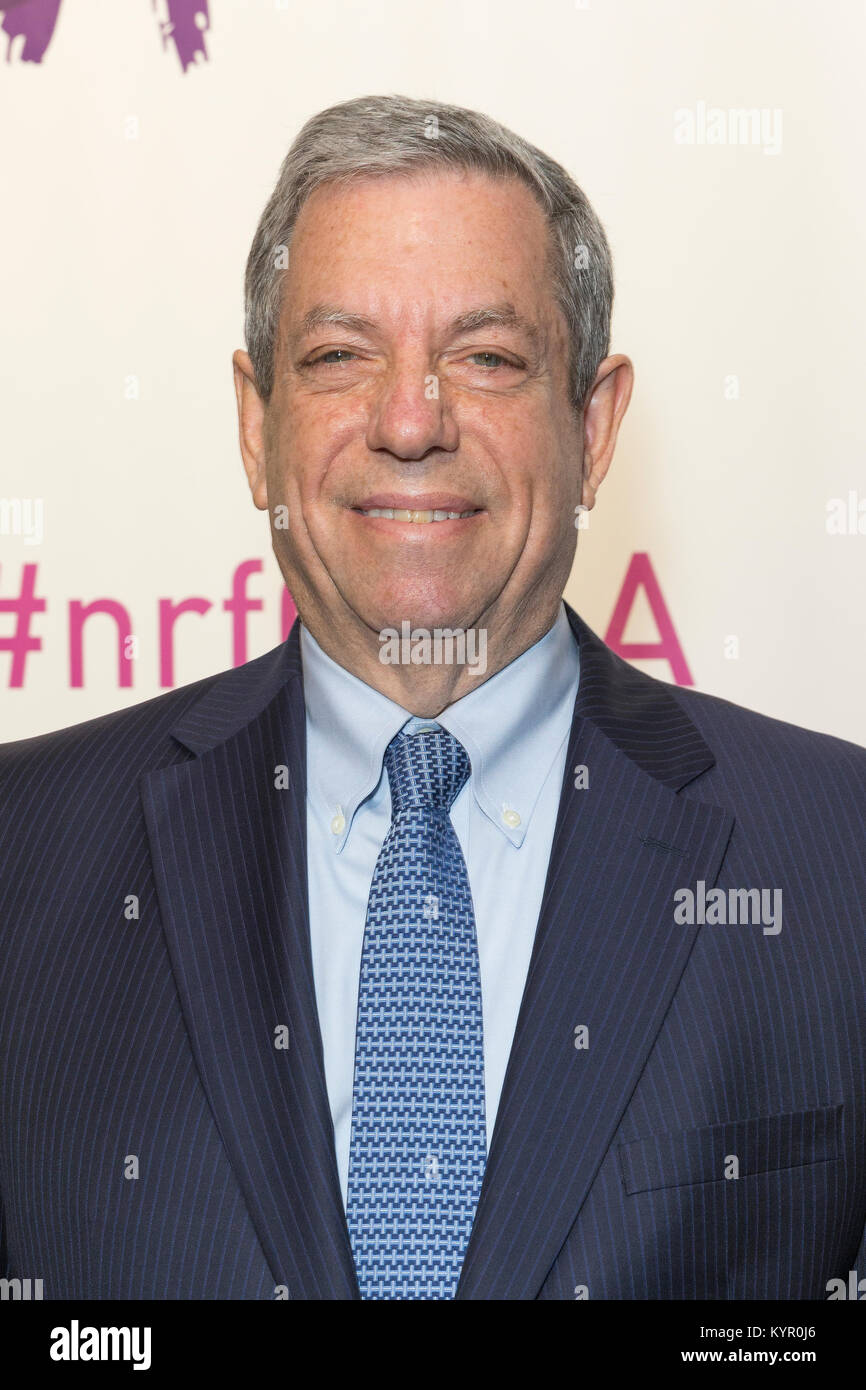 Modells sporting goods ceo mitchell Banque de photographies et d’images ...