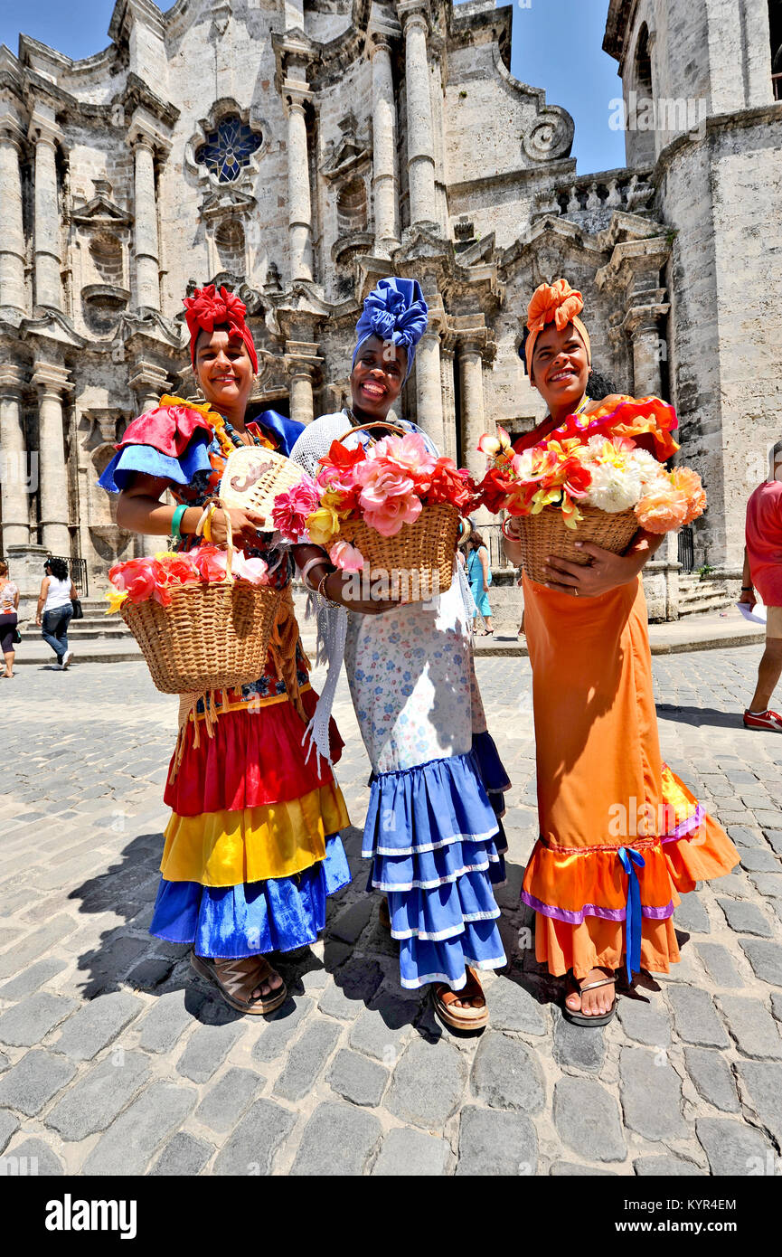 Cubaine en tenue traditionnelle Banque d'image et photos - Page 3 - Alamy