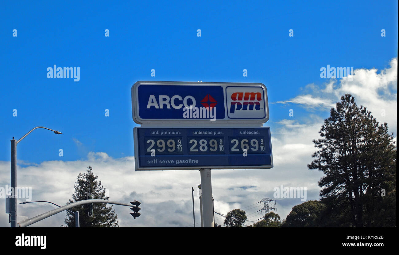 Arco gas station Banque de photographies et d’images à haute résolution ...