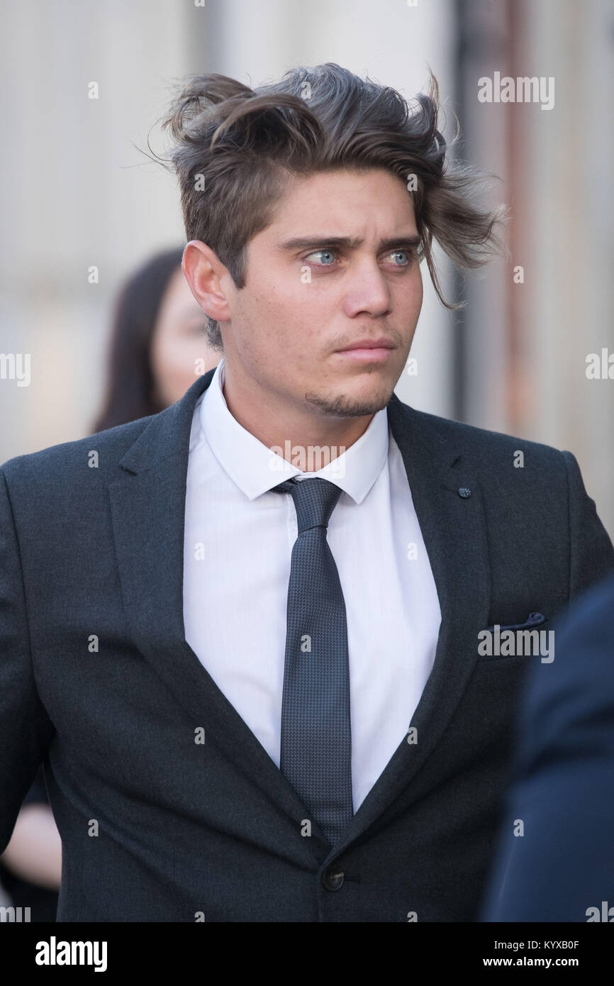 Le Cricketer de Worcestershire Alex Hepburn arrive au tribunal de la ...
