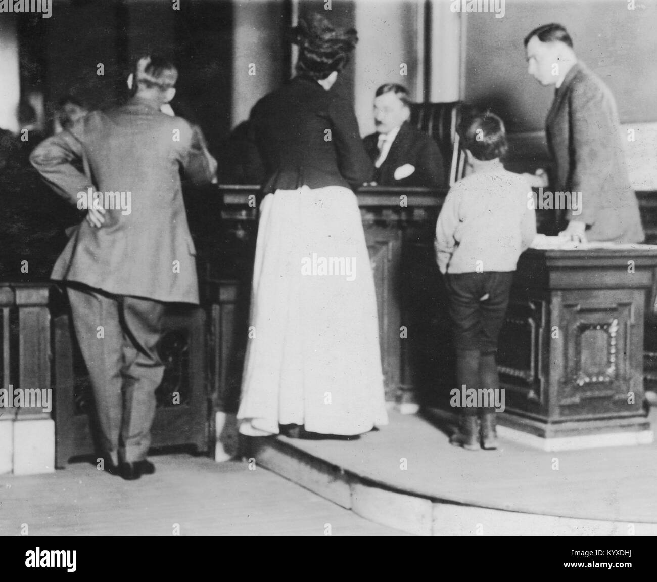 Tribunal pour enfants Banque d'images noir et blanc - Alamy