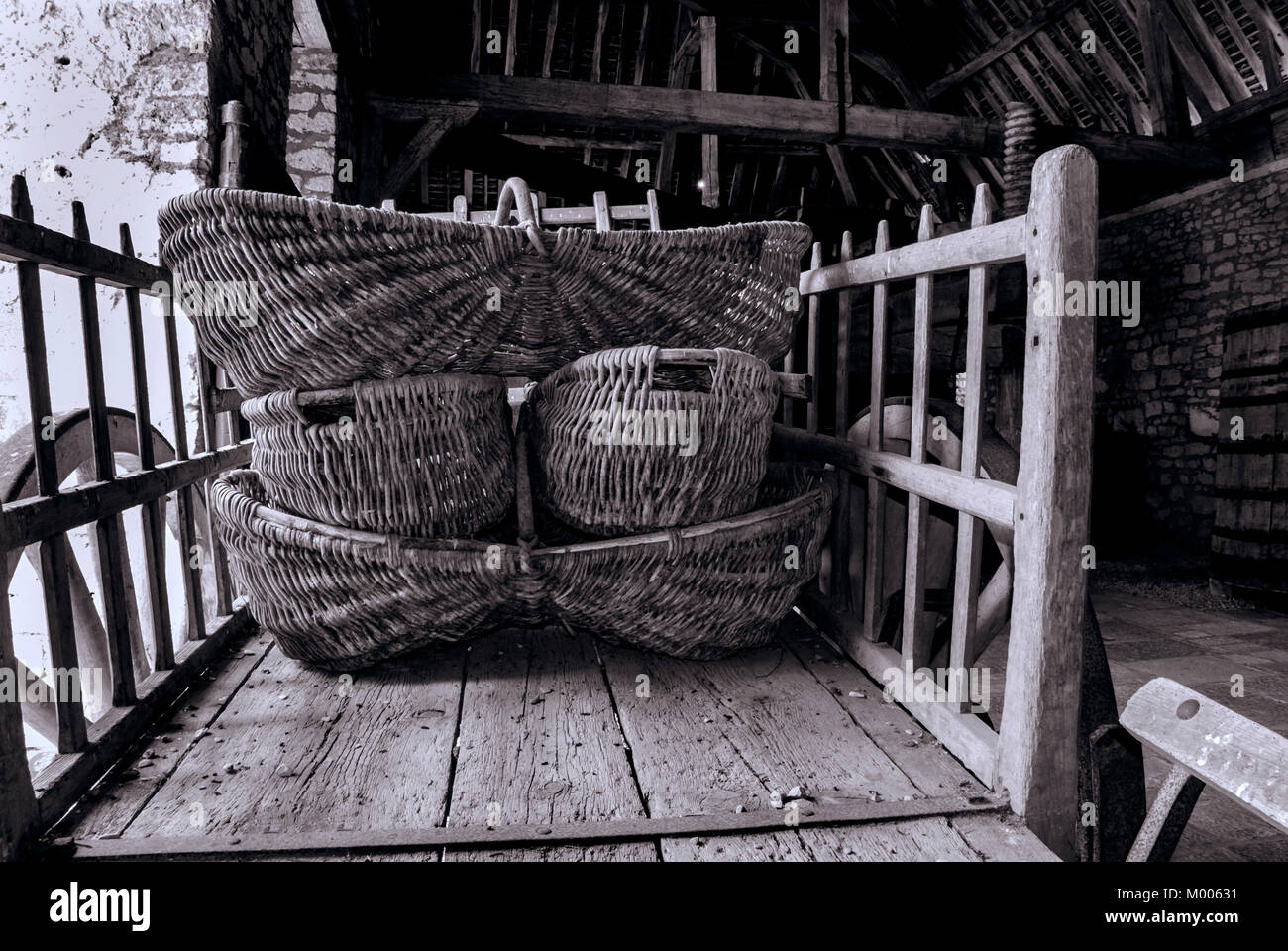 Vieux paniers en osier de vignobles historiques Banque de photographies ...