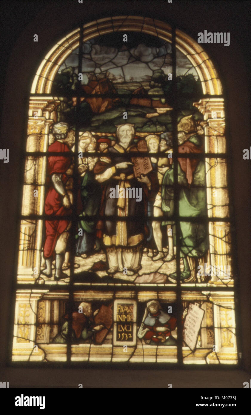 Cette œuvre représente Moïse présentant les tablettes de la loi, une ...