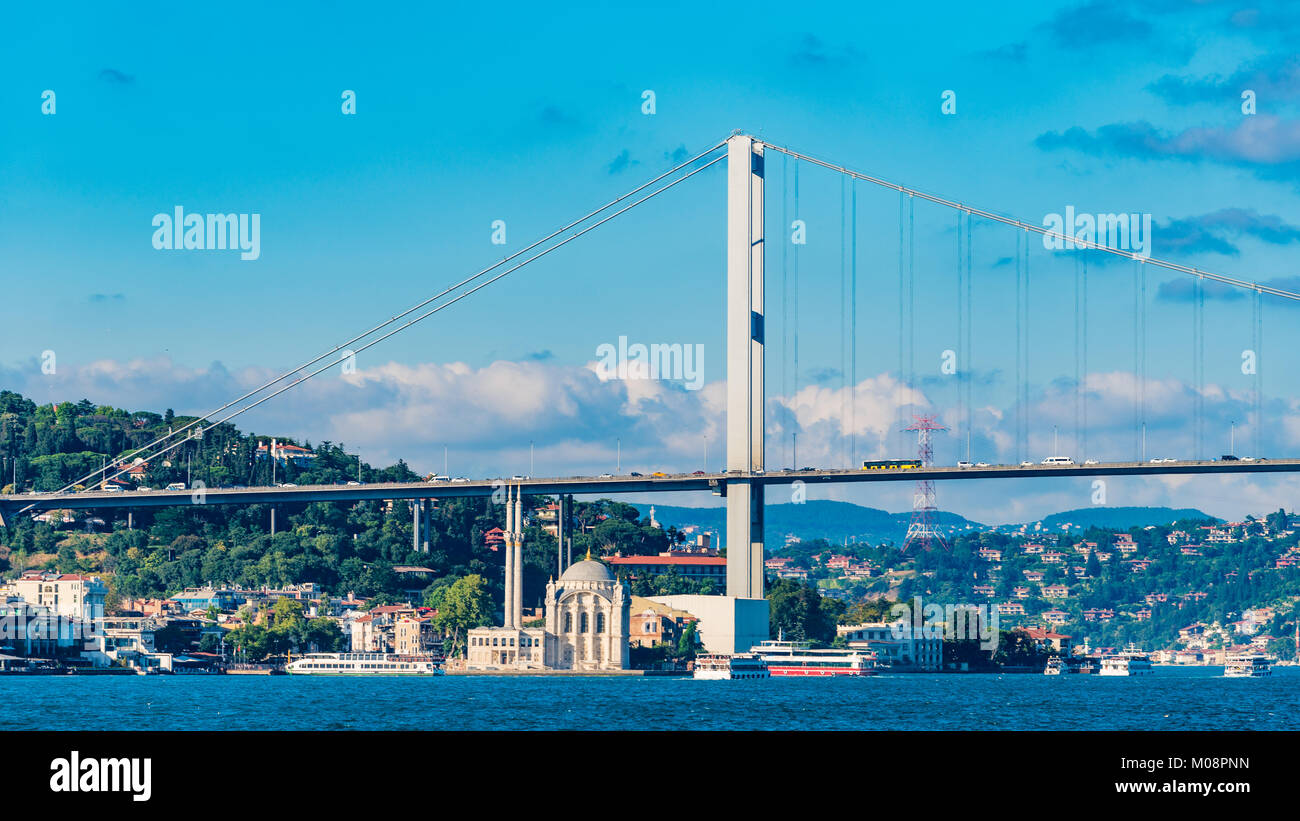 Pont du bosphore et palais beylerbeyi Banque de photographies et d ...